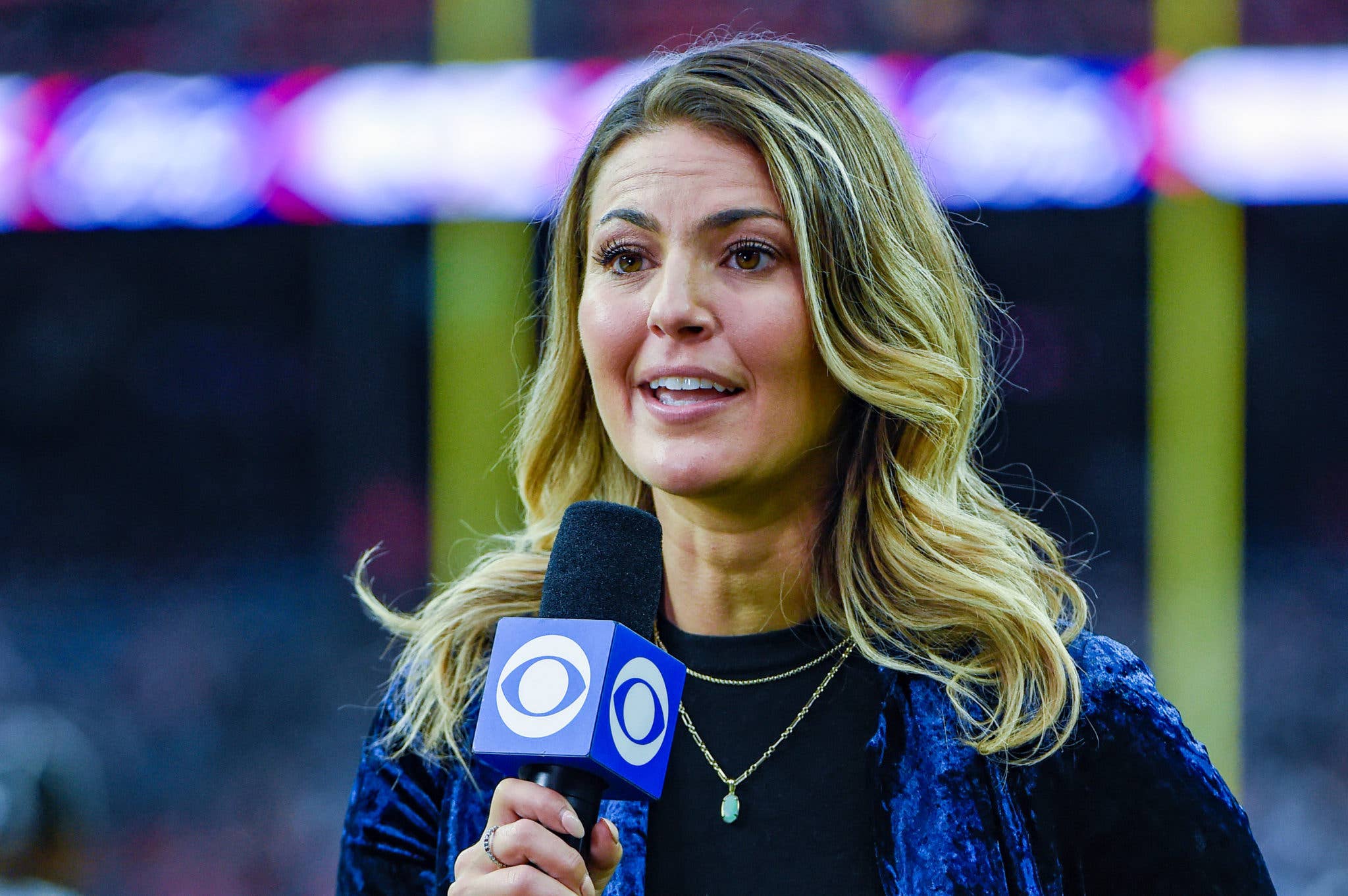 CBS Reporter Amanda Balionis Sizzled With Blue Swimsuit Photo - The Spun