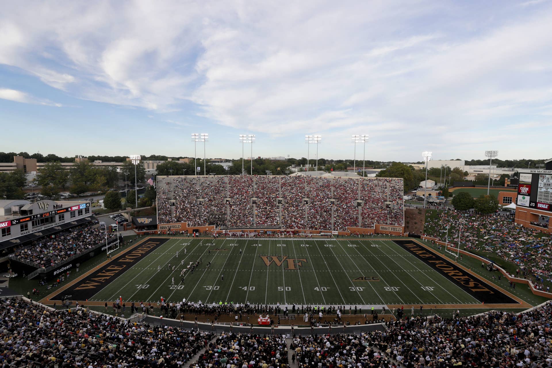Prayers Pouring In After Iconic College Football Coach Dies - The Spun