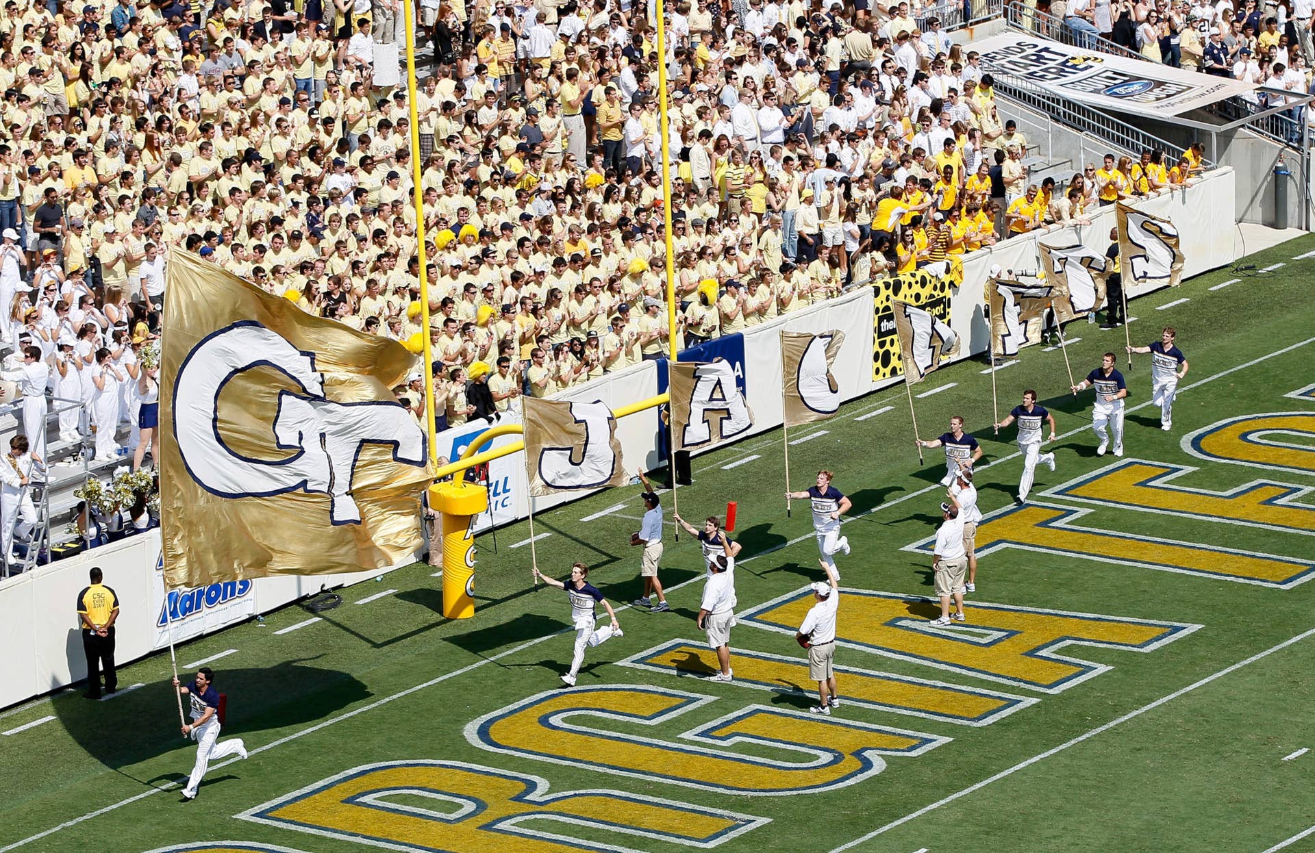 Legendary College Football Star Fired From His Broadcasting Job - The Spun