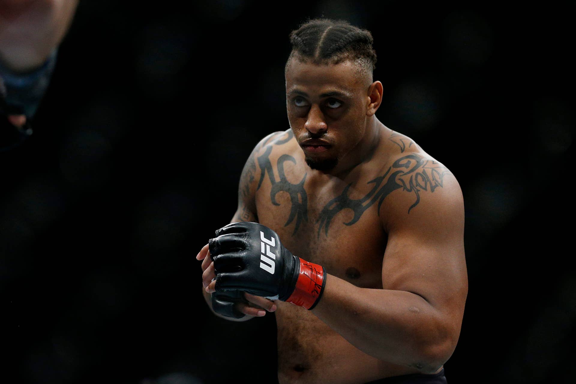 Former NFL Star Greg Hardy Gets Destroyed In MMA Fight With 50-Pound ...