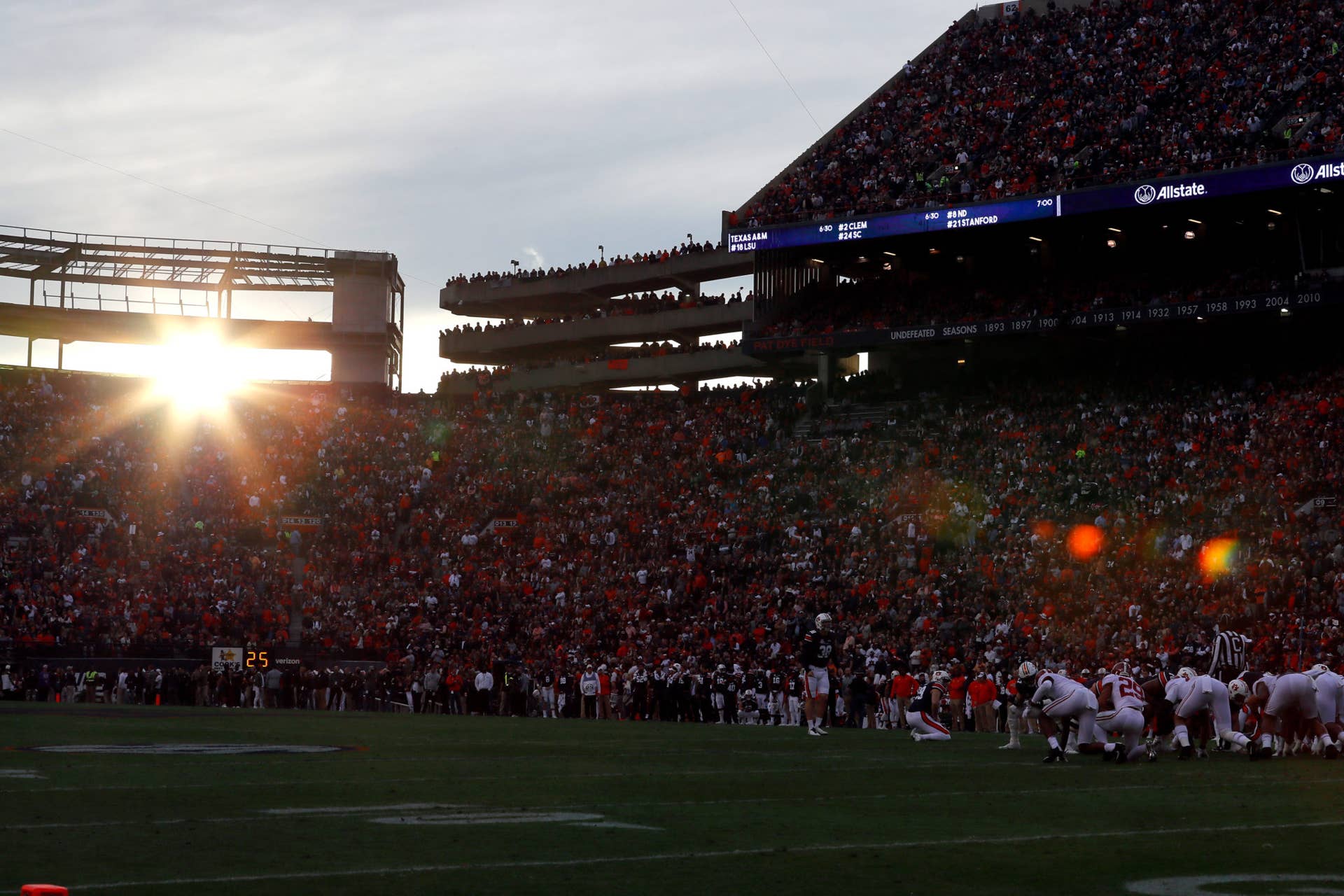 Tributes Pour In After Longtime College Football Announcer Dies At 75 ...