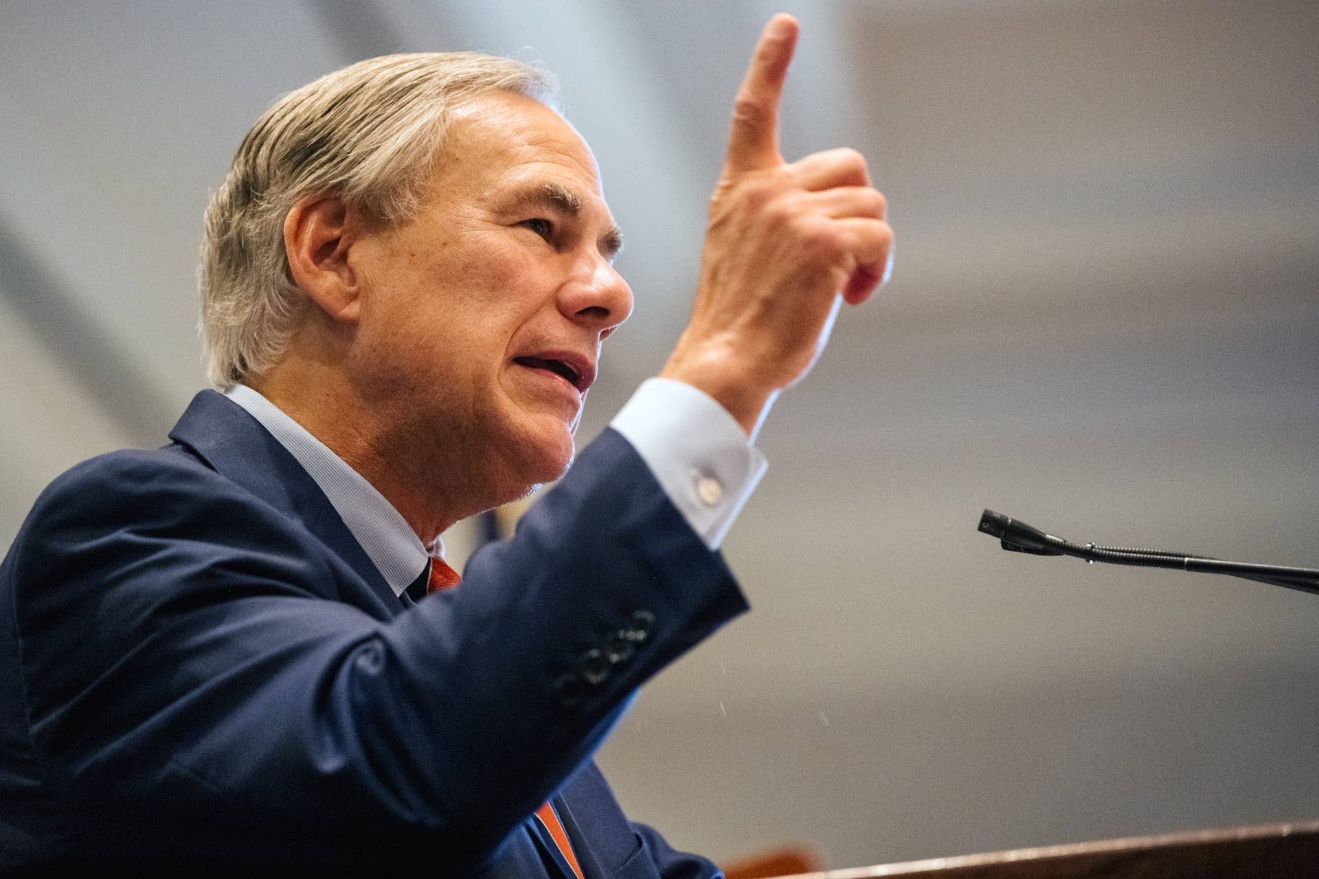 Texas Gov. Greg Abbott Taunts New York Before NBA Finals - The Spun