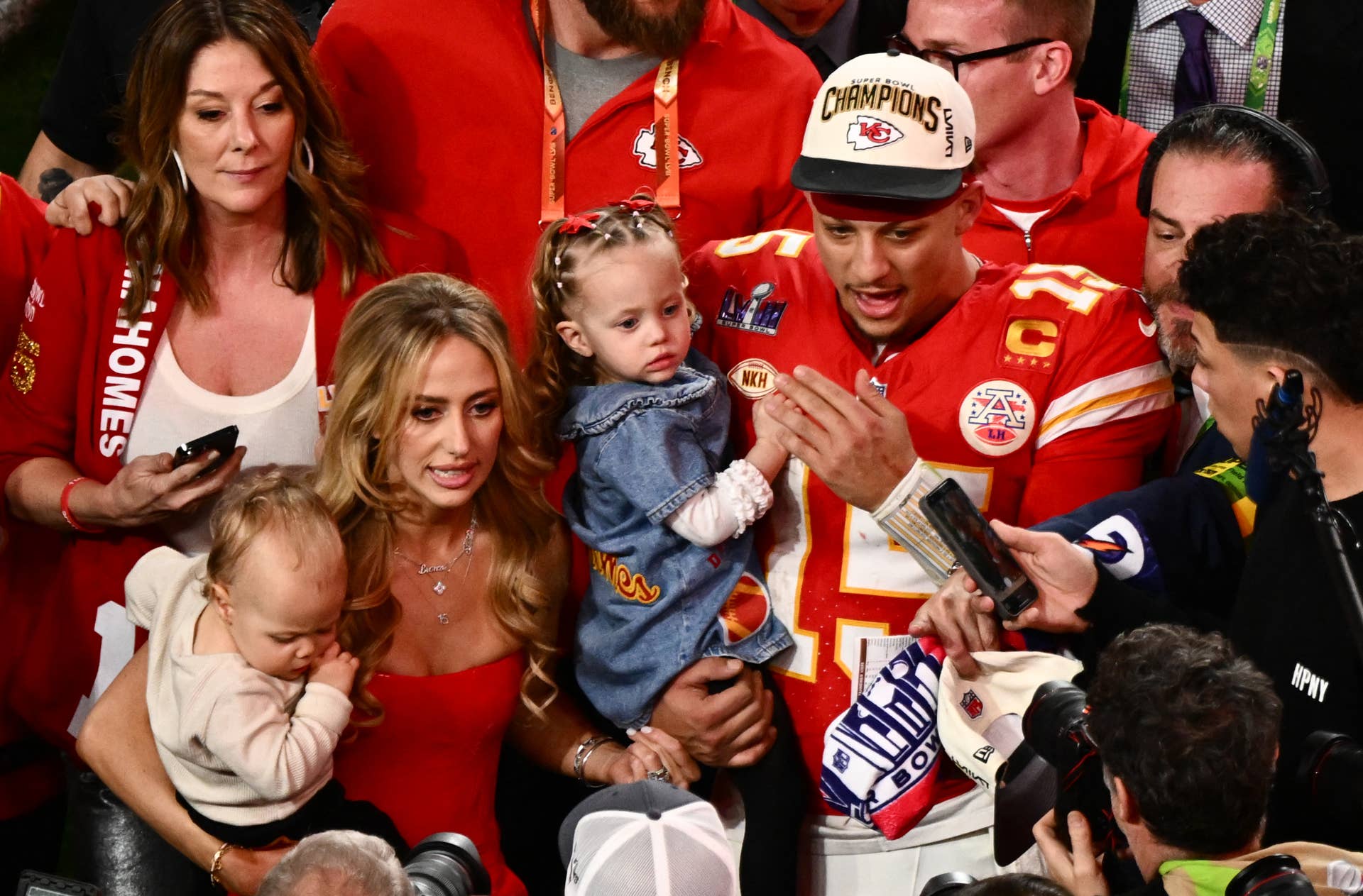Chiefs Owners Praying For Patrick Mahomes After Family Loss - The Spun