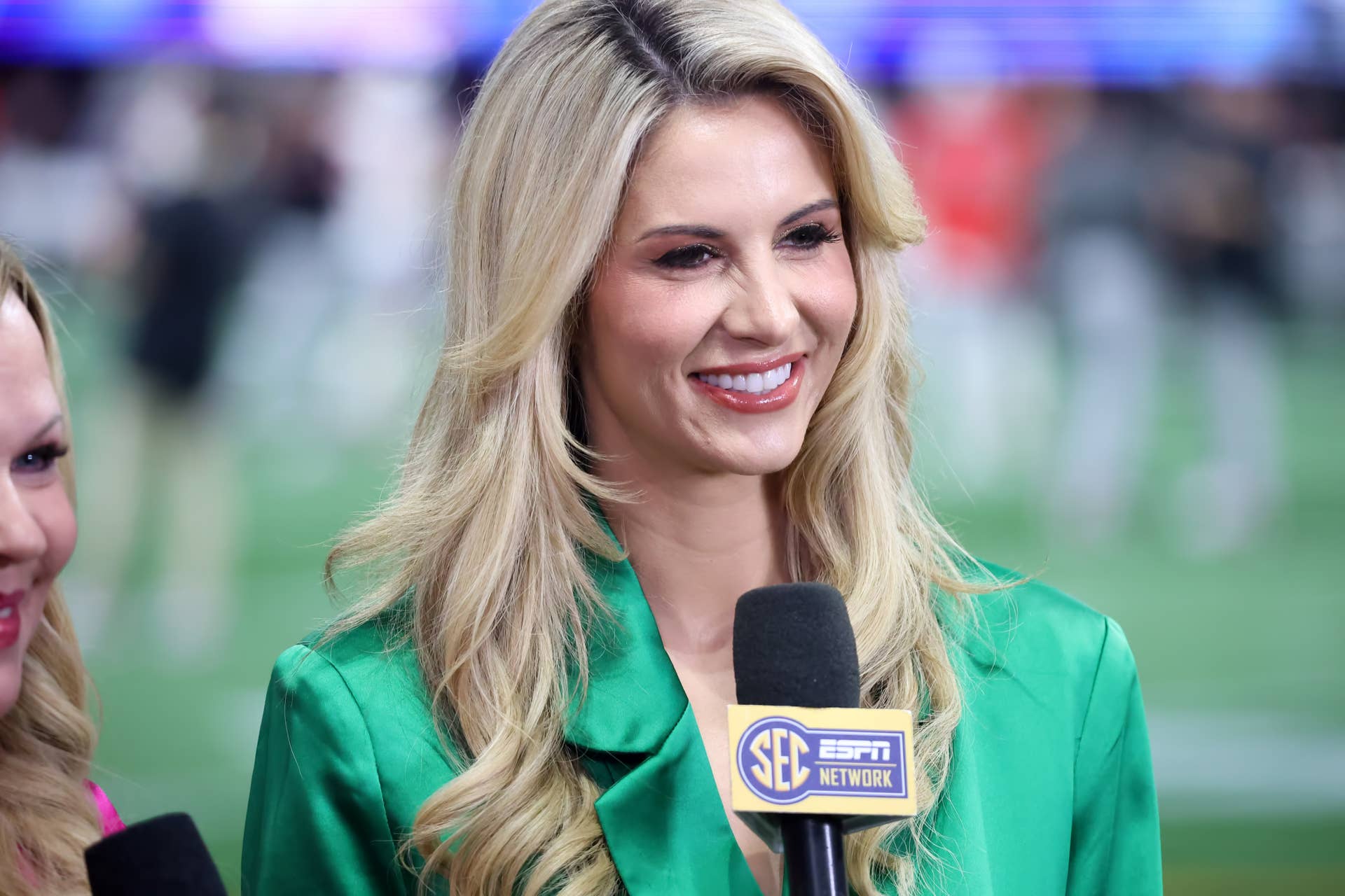 Laura Rutledge Had Bizarre Sideline Report On Texas Quarterback Quinn ...