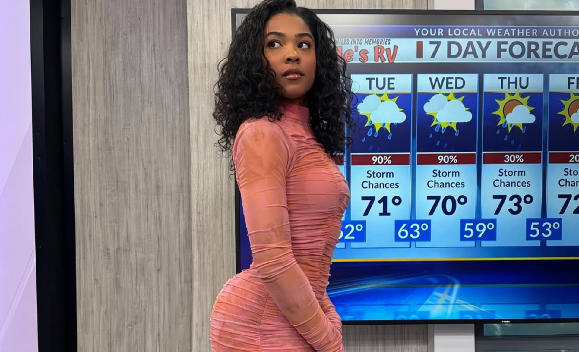 'Gorgeous' Weather Girl Grabs Attention With Viral Broadcast - The Spun