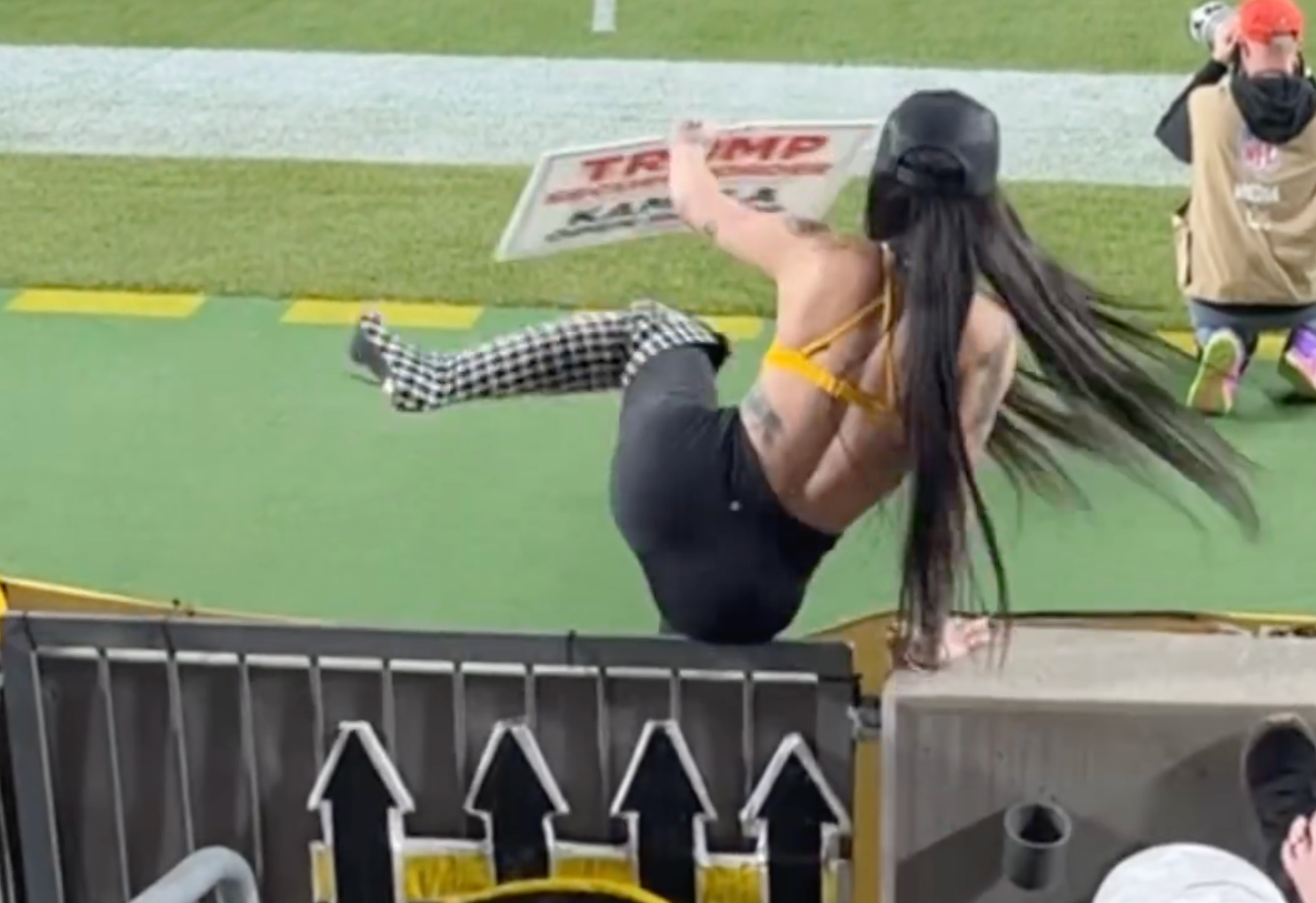 Woman Who Streaked At NFL's Sunday Night Game Has Been Identified - The ...