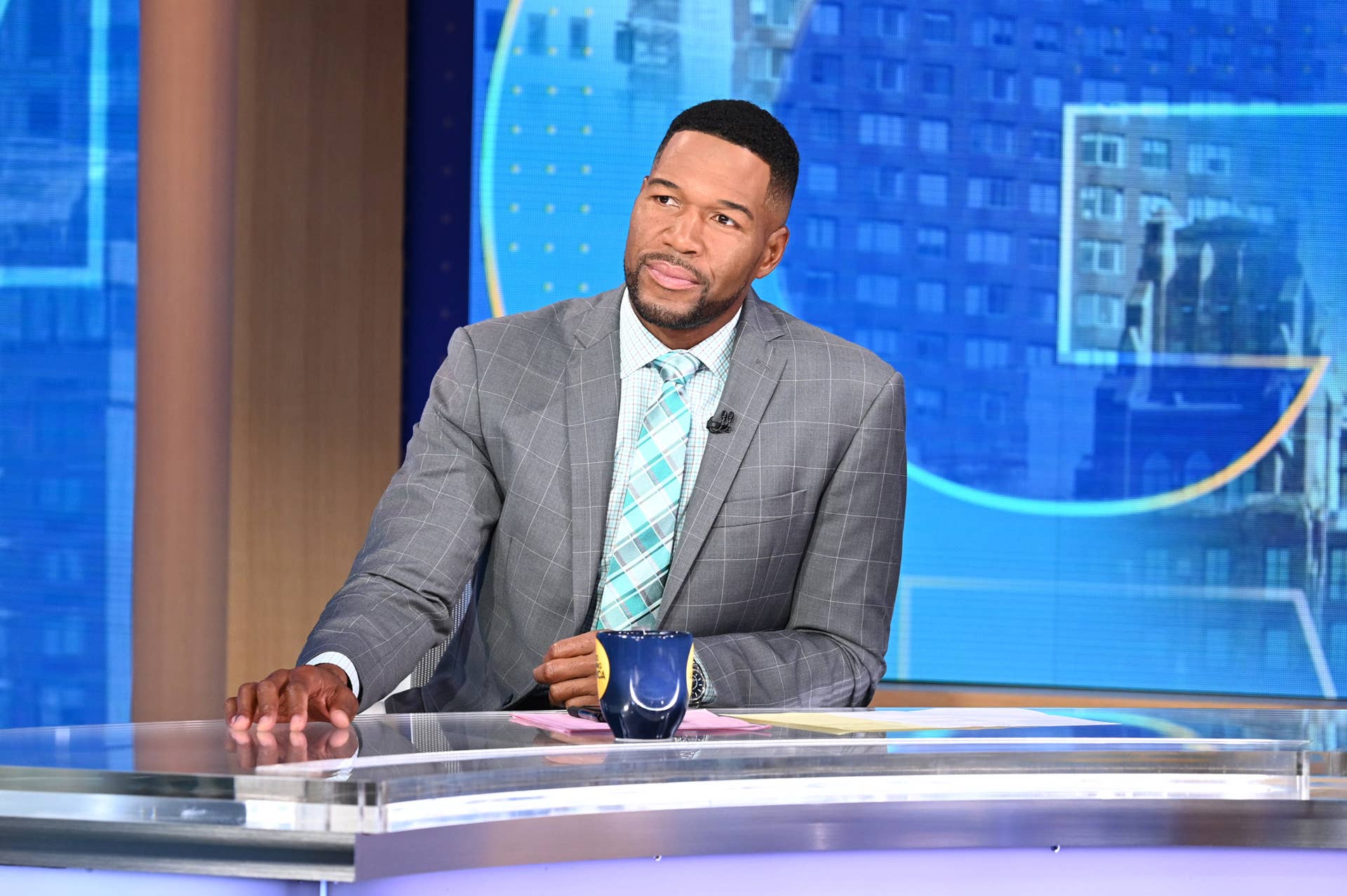 Michael Strahan Let NFL Fans Know Where He Stands Politically - The Spun