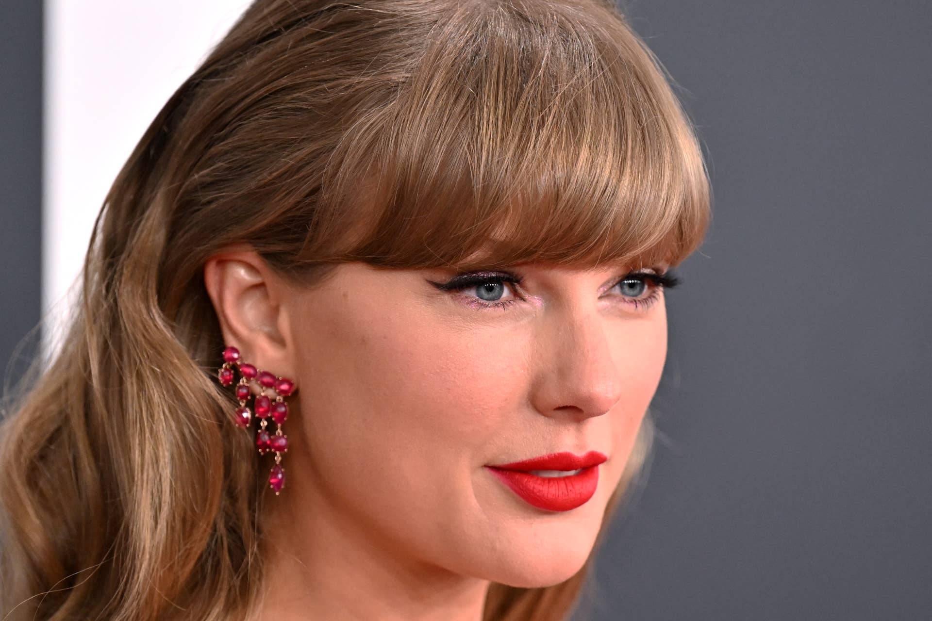 Makeup Free Photo Of Taylor Swift Causes Major Stir - The Spun