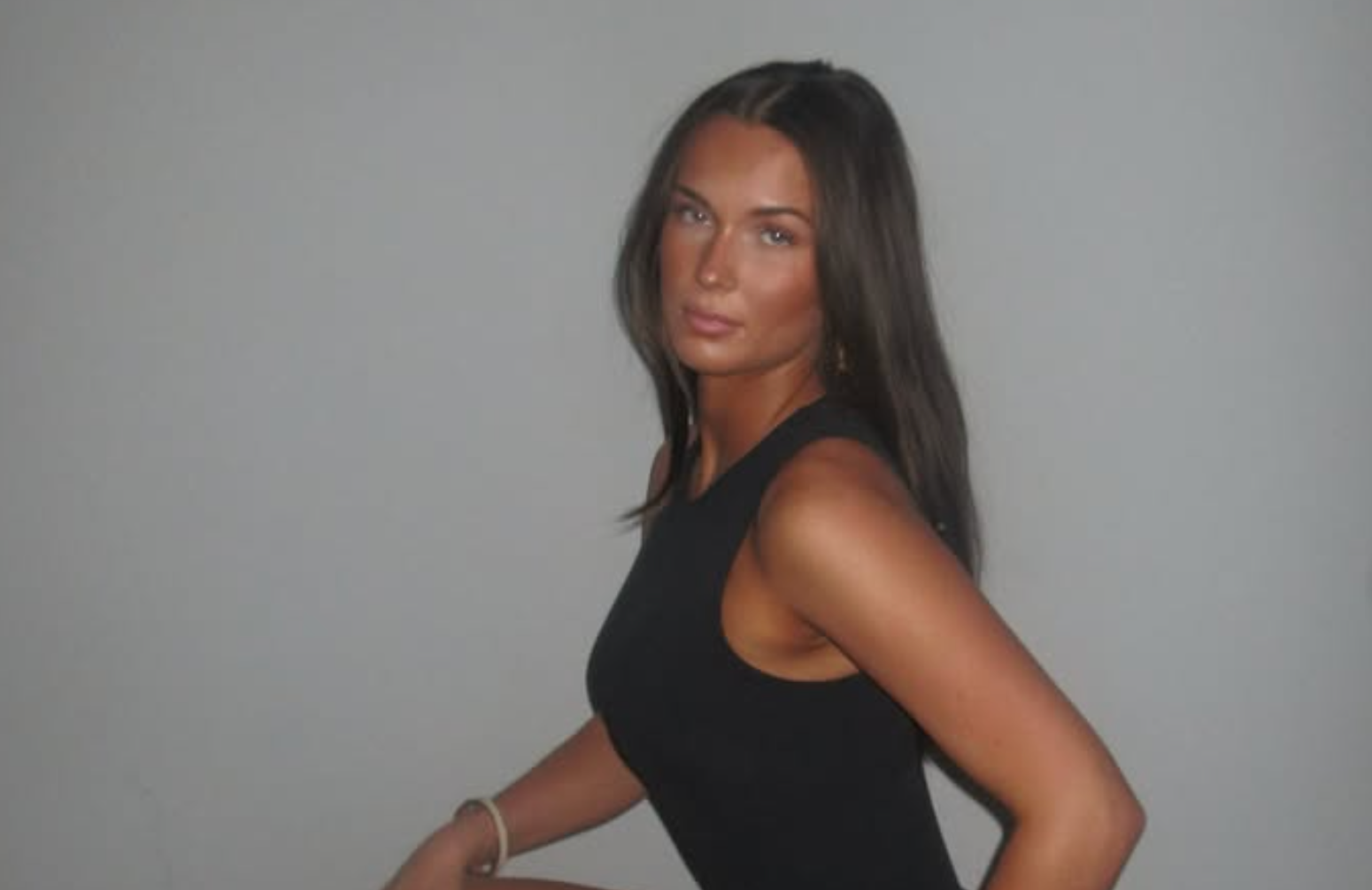 NFL Star's Ex-Girlfriend Stuns In White Dress On Vacation - The Spun