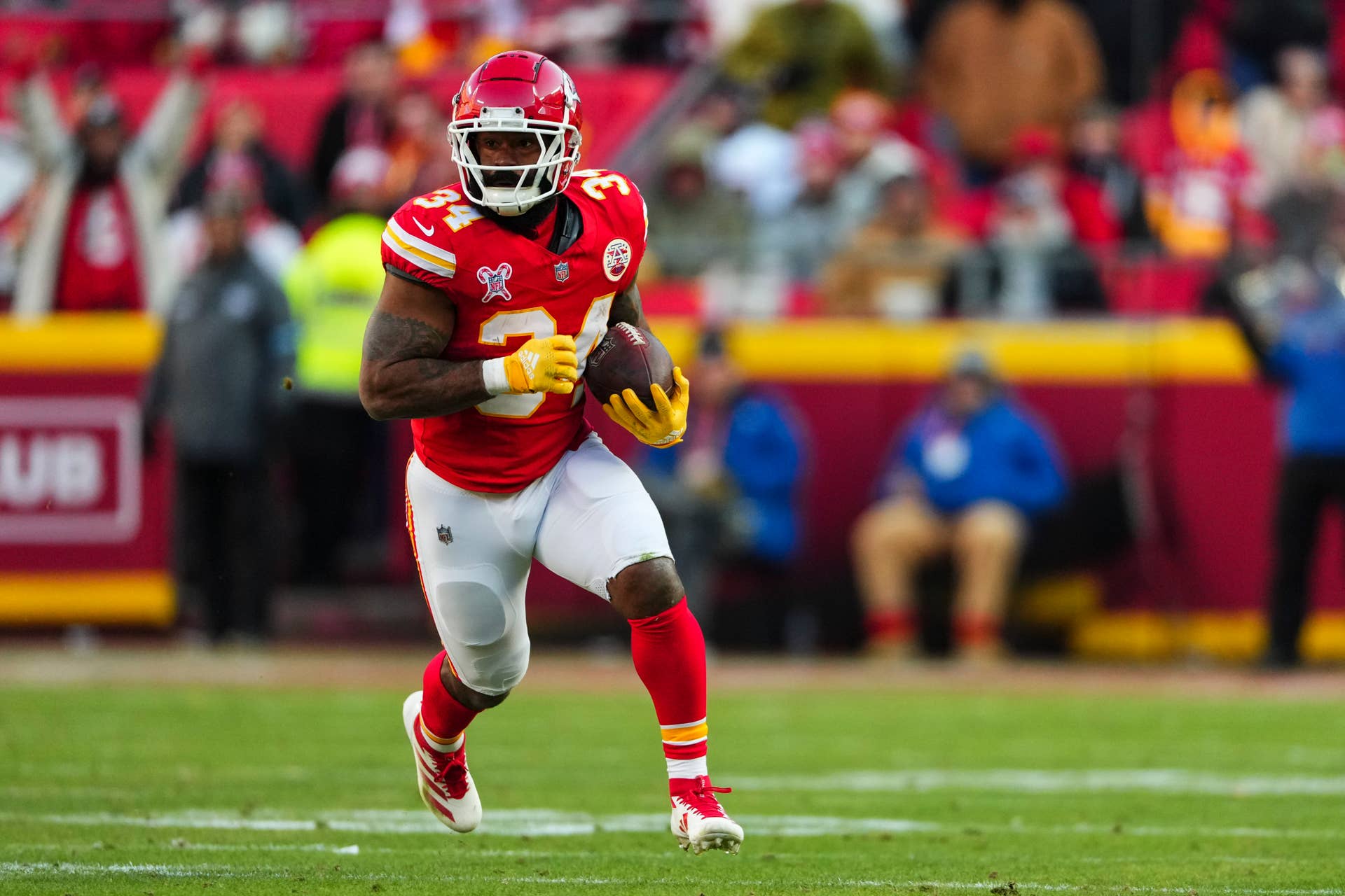 Samaje Perine Reacts To Getting 'Snubbed' By Patrick Mahomes On ...