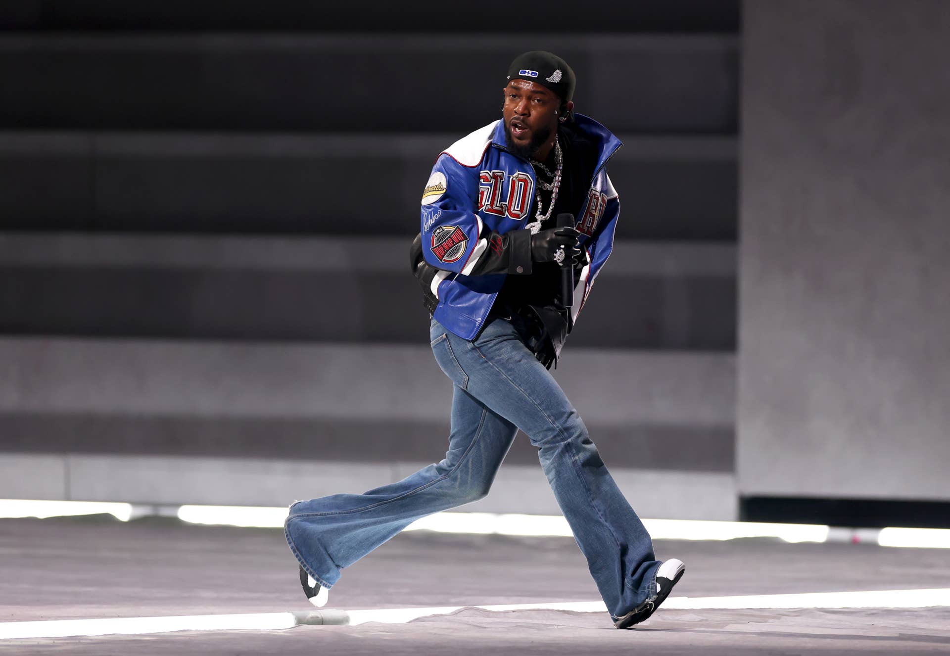 NFL Fans React To 'Apology' For Super Bowl Halftime Show - The Spun