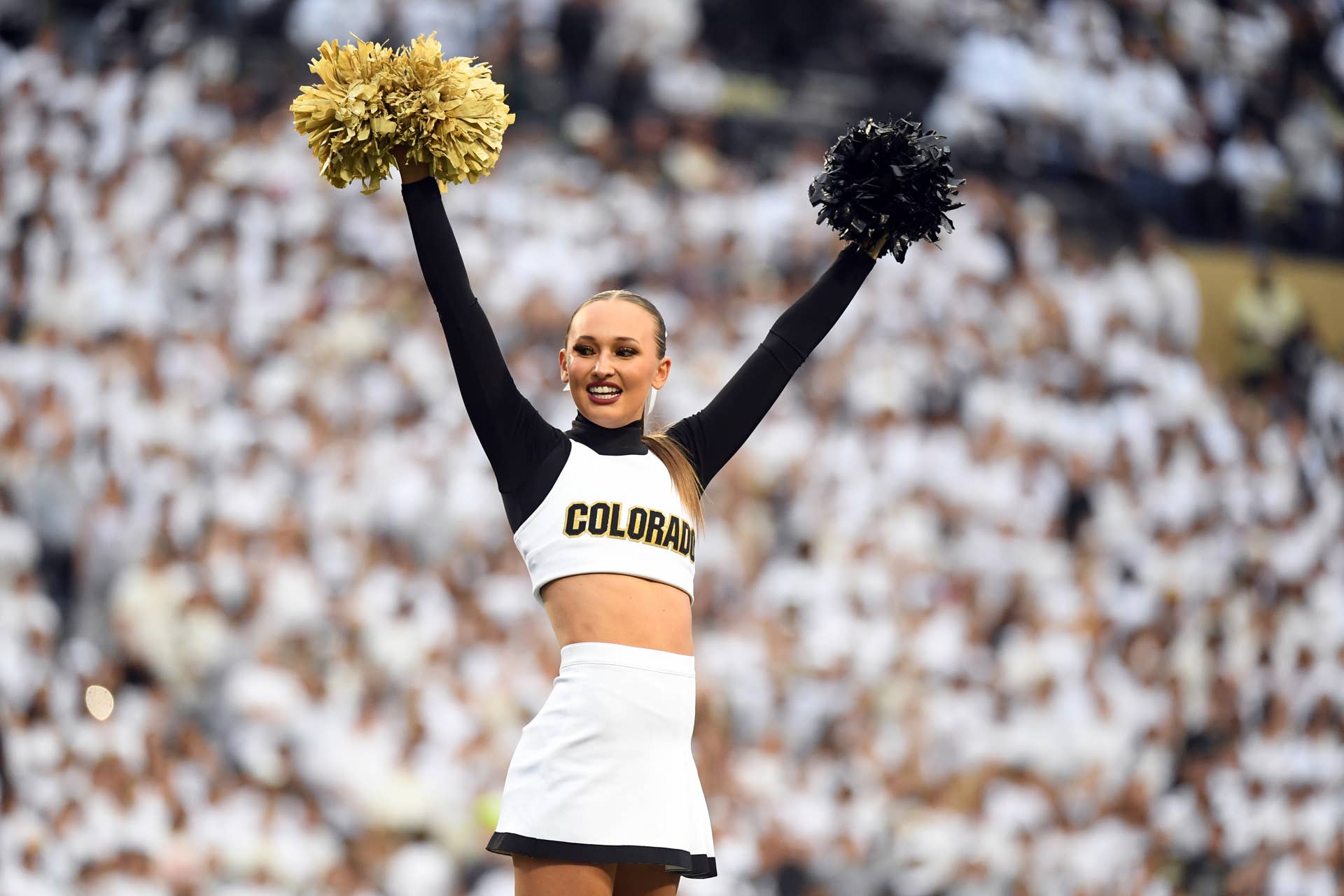 Colorado Cheerleader Is Ready For Friday Night's Season Opener - The Spun