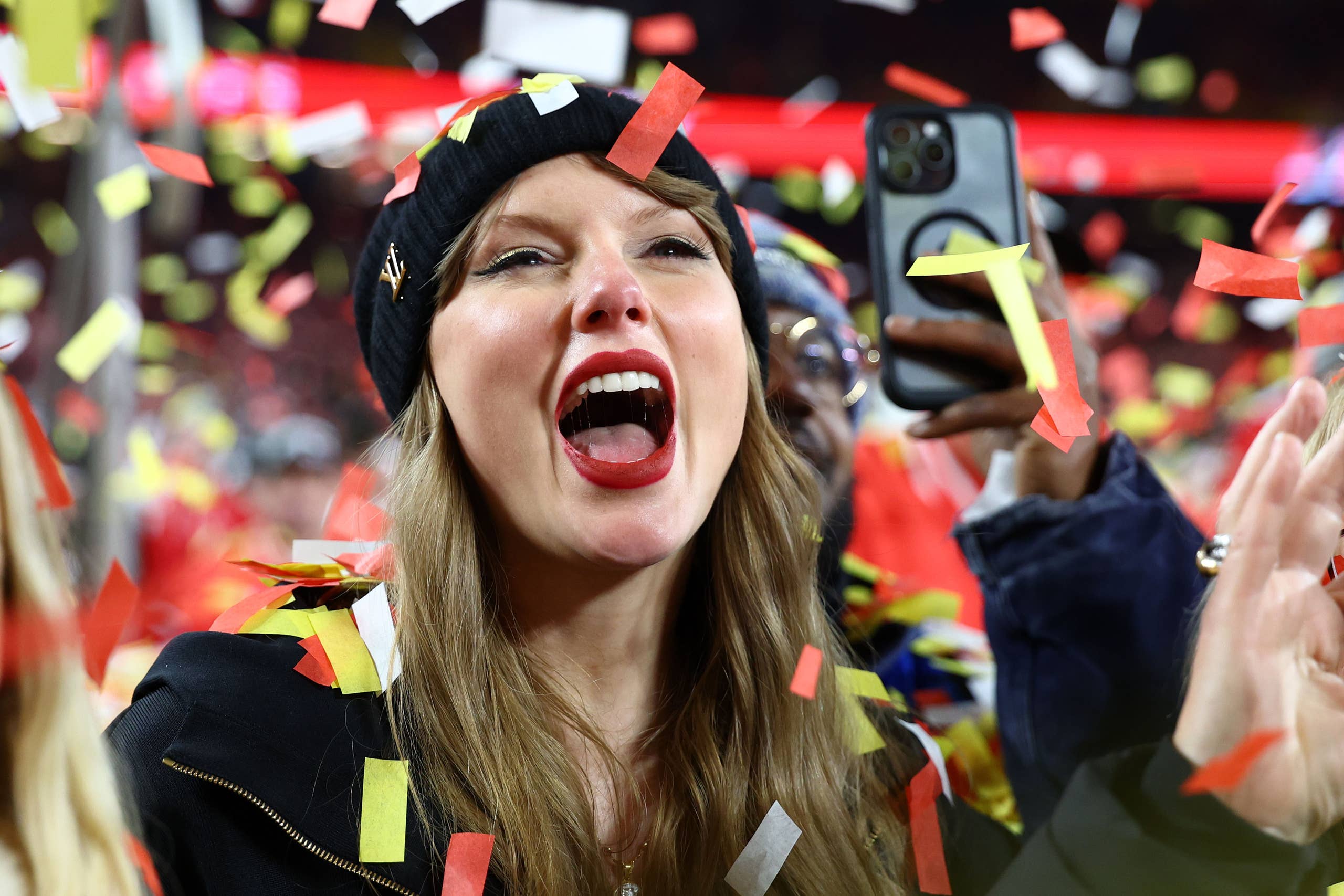 No, Taylor Swift Did Not Buy Every Flower In NYC For Travis Kelce ...