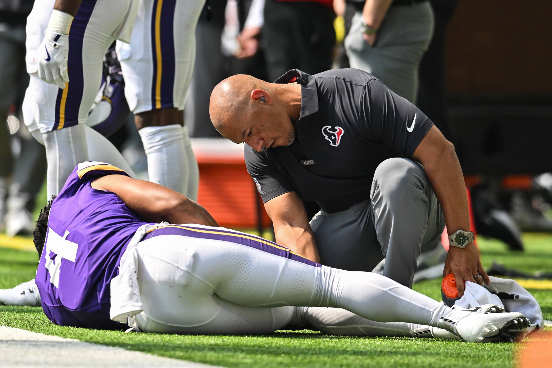 'Brutal' Injury Update For WR Rondal Moore On Saturday - The Spun