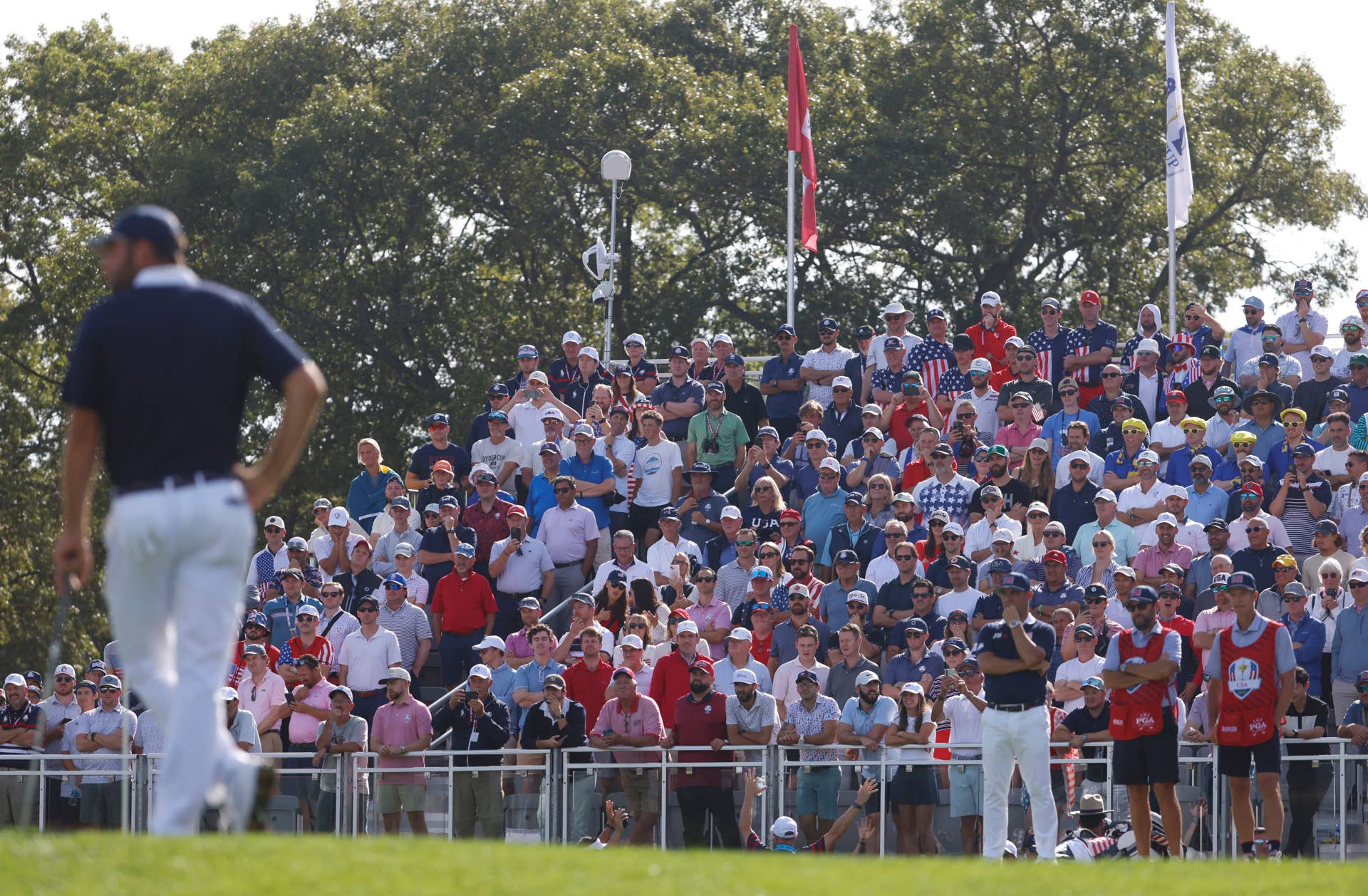 Longtime Golf Announcer Quits Over 'Disgraceful' Crowd - The Spun
