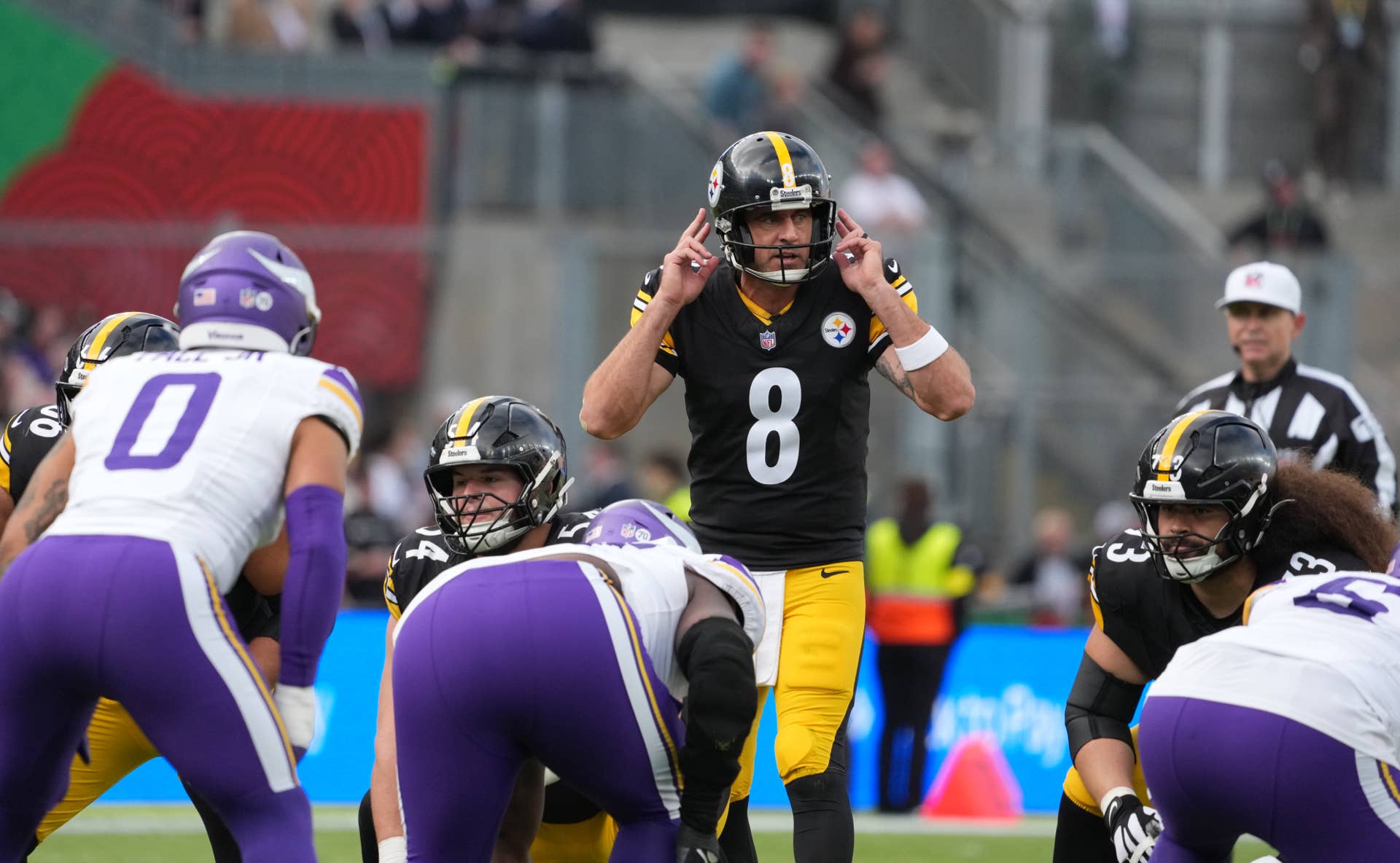 Aaron Rodgers Officially Re-Signing With Steelers On One-Year Deal ...