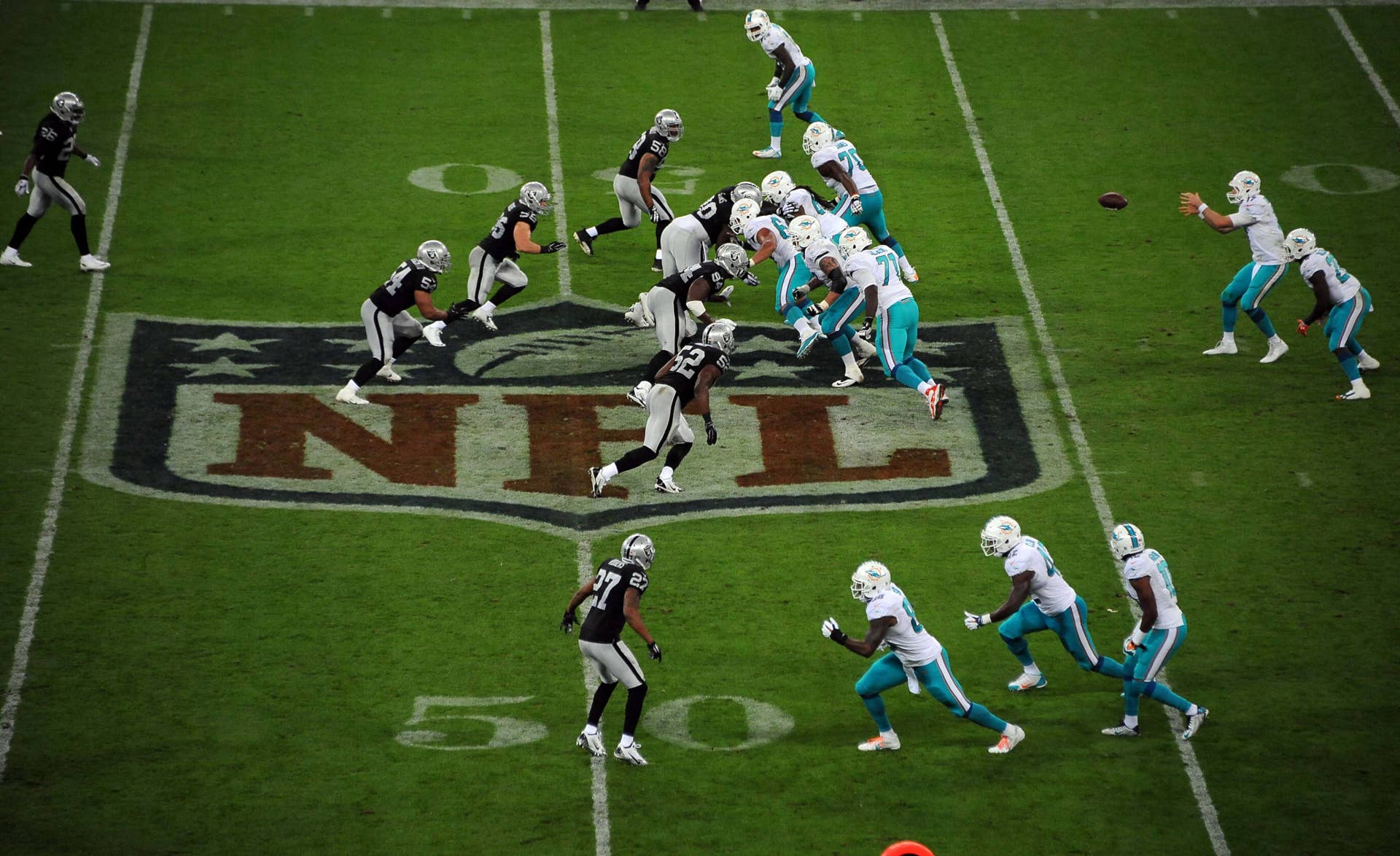 Former Pro Bowl Quarterback Quietly Retires From NFL - The Spun