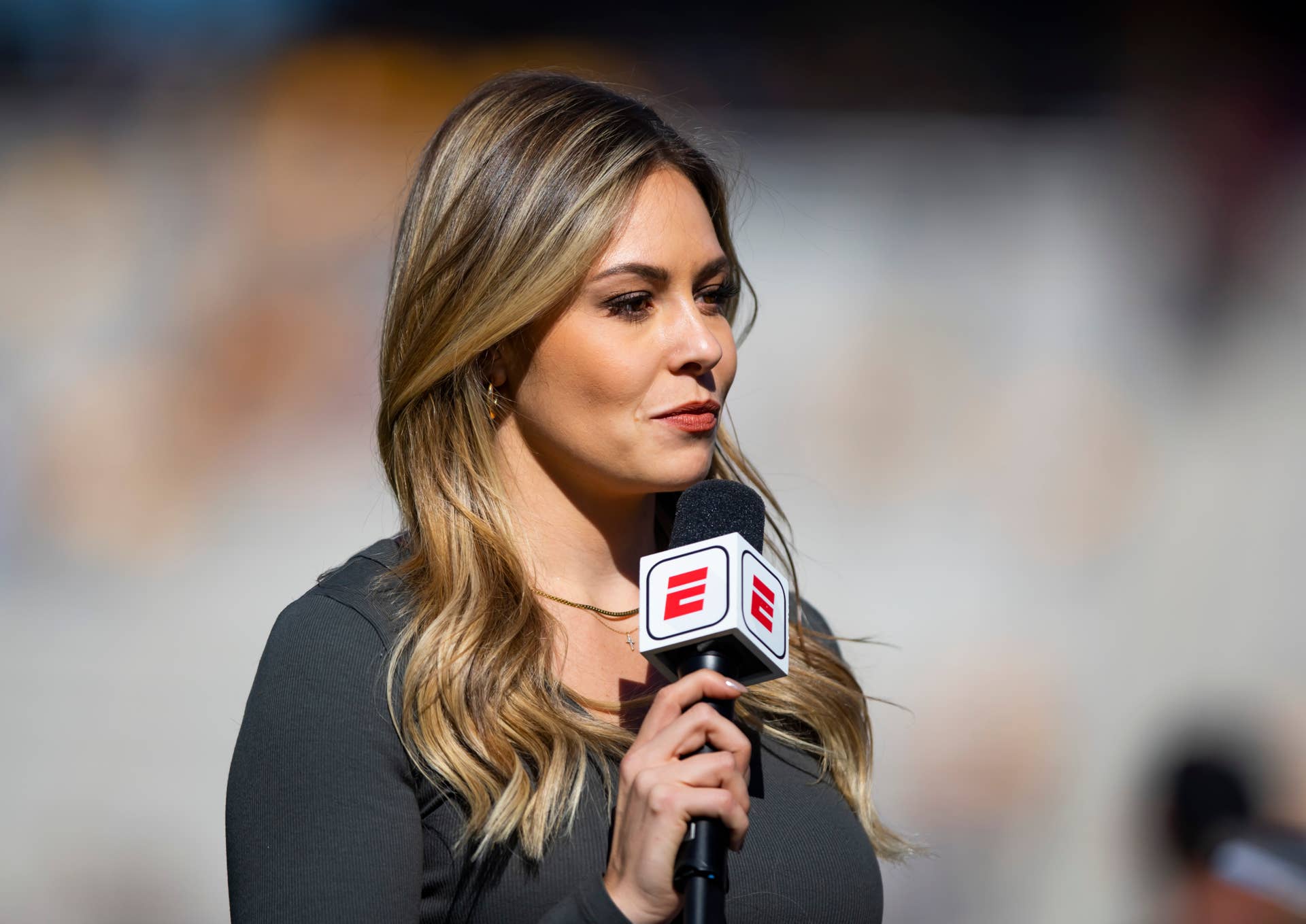 ESPN Sideline Reporter Is Ready For Kickoff At The Cotton Bowl - The Spun