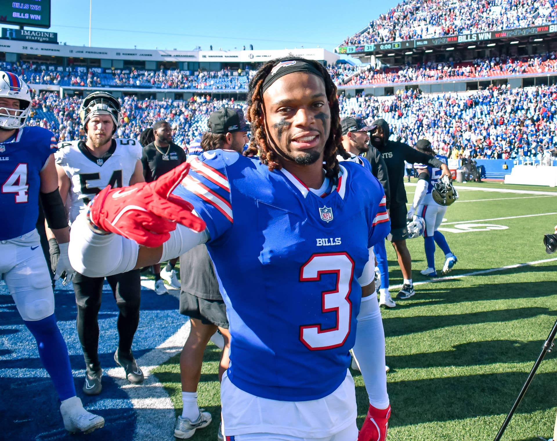 Buffalo Bills Spark Outrage With Friday's Damar Hamlin Decision - The Spun