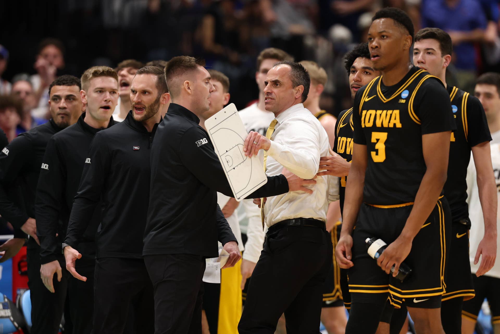 Iowa Fans Are Not Happy With Caitlin Clark This Weekend - The Spun