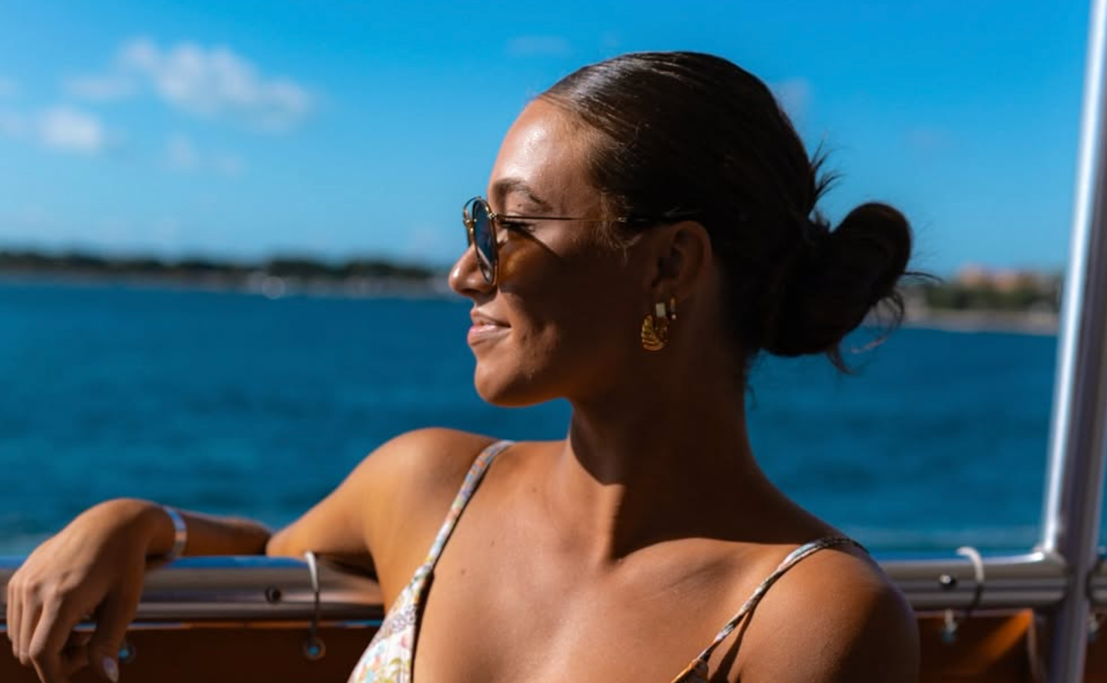 Dallas Cowboys Cheerleader Causes Stir With New Swimsuit Photo - The Spun