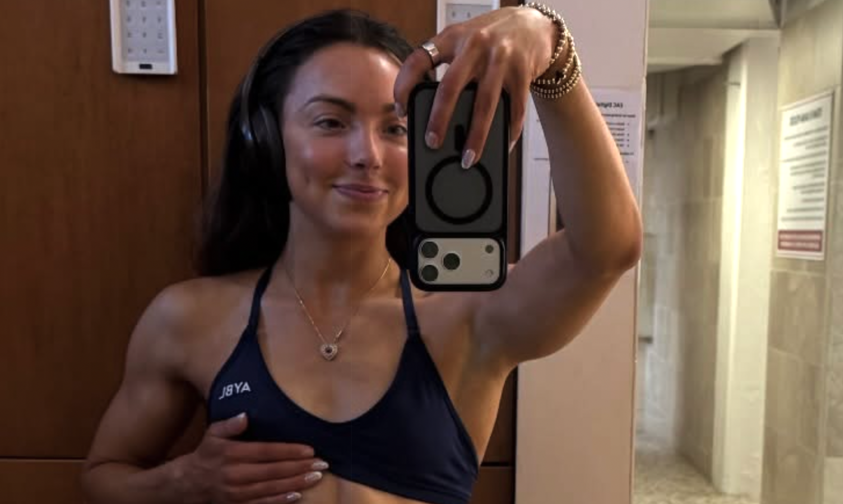 Photo Of Michigan Cheerleader's 'Insane' Six-Pack Is Going Viral - The Spun