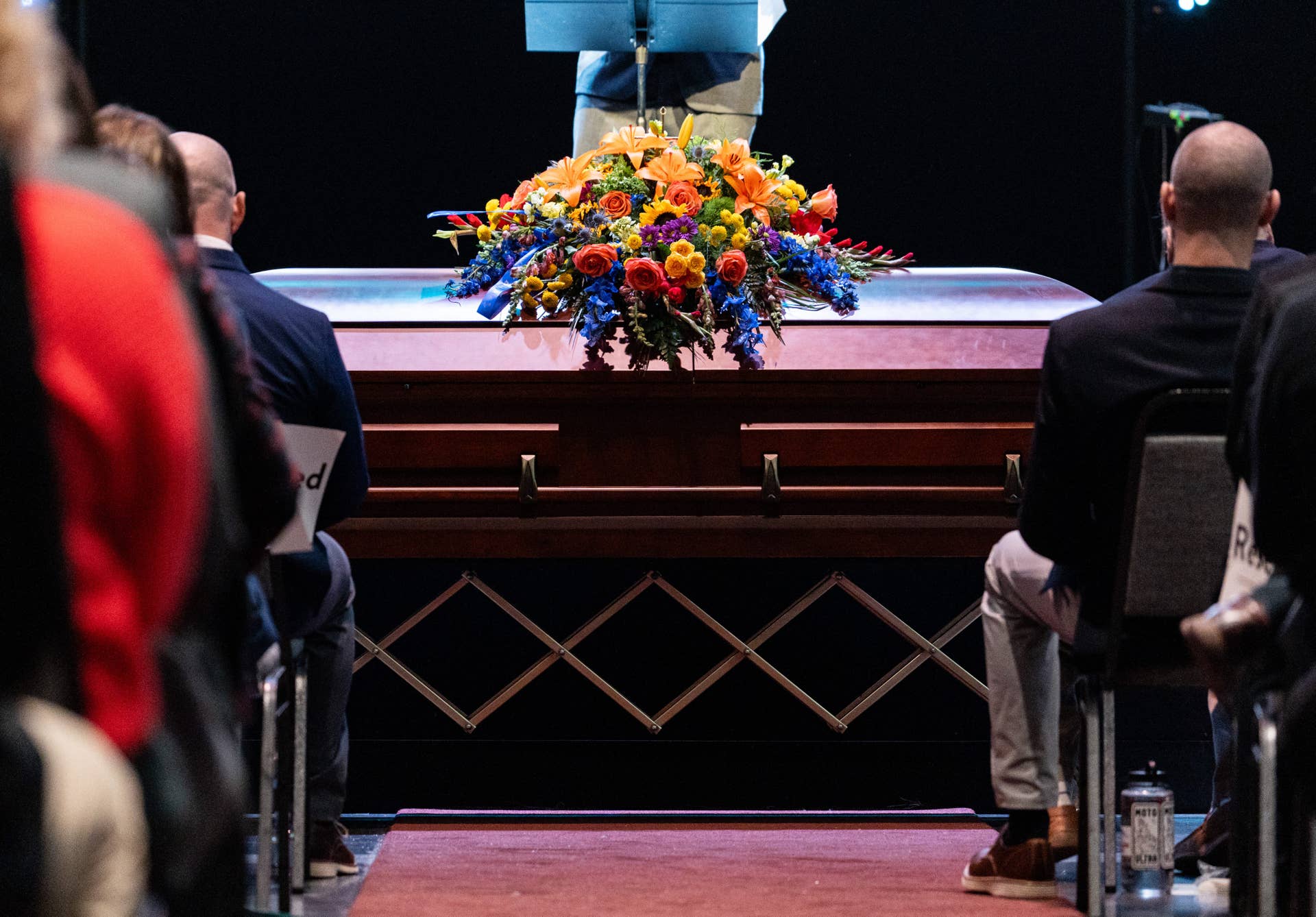 'Embarrassing' Turnout At Former NFL Player's Funeral Sparks Outrage ...