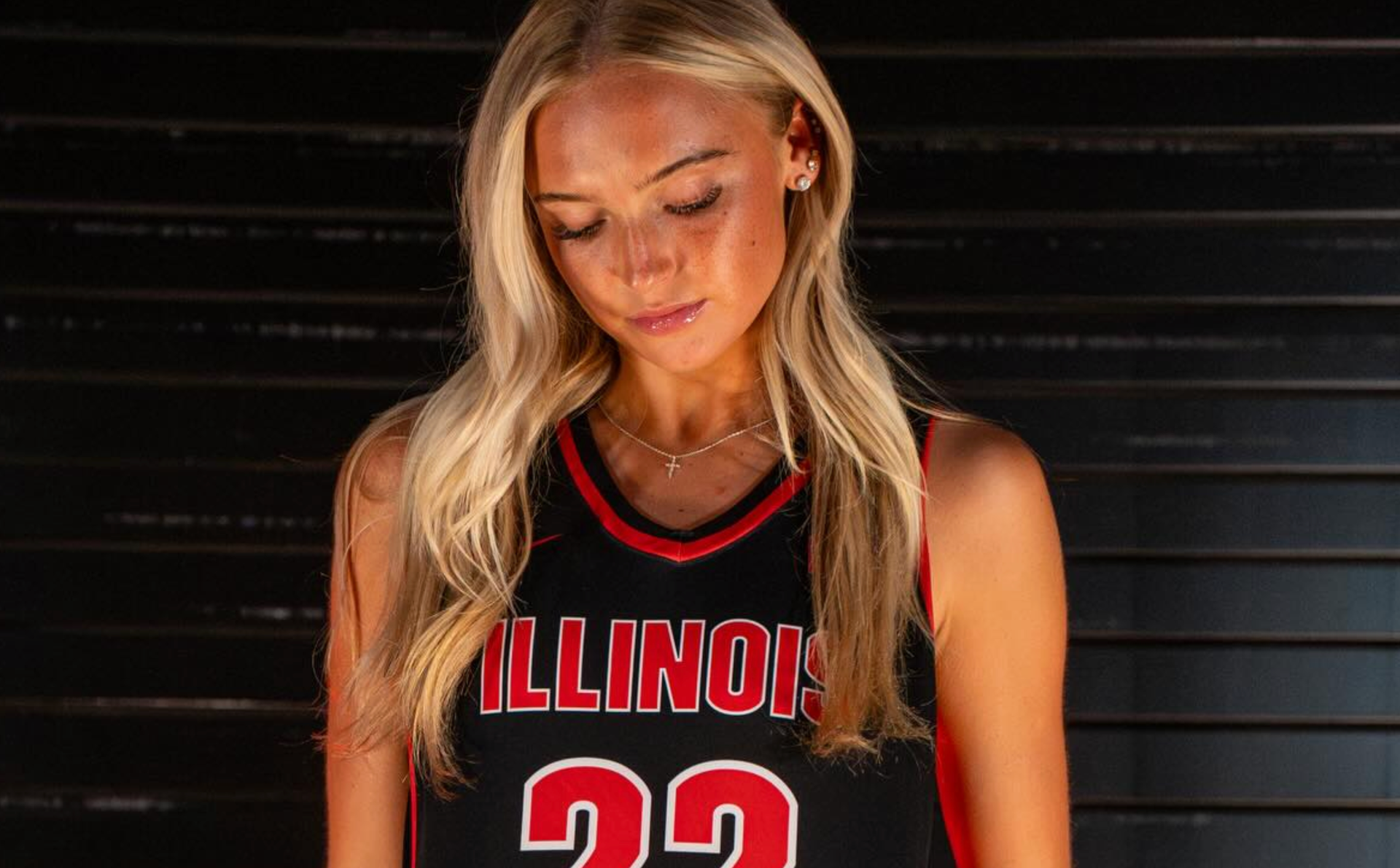 Photo Of Women's College Basketball Player Has 1.1 Million Views - The Spun