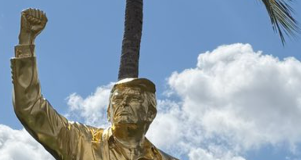 President Trump's New Golf Statue Is Already Causing Problems - The Spun