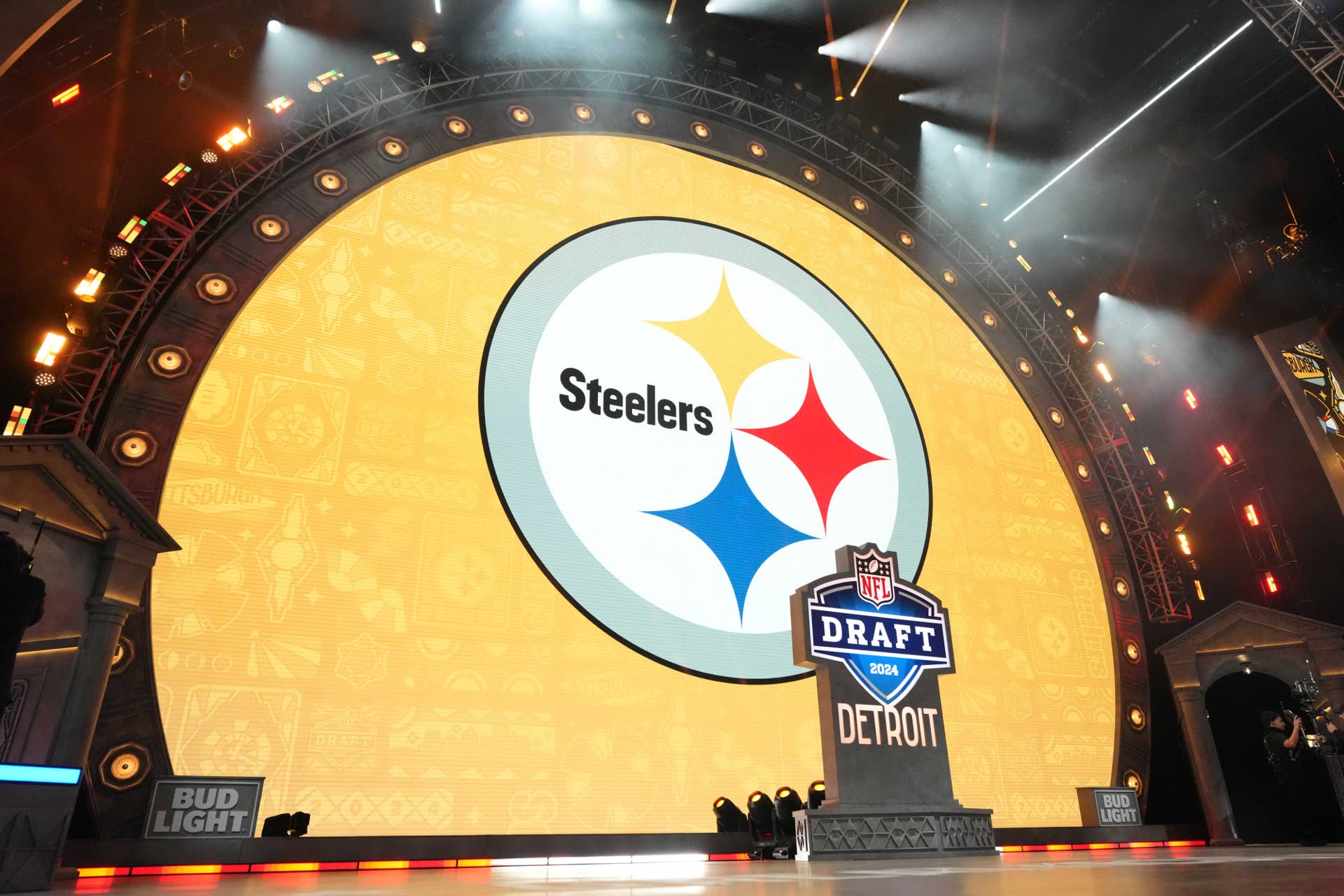 First Photo Of Pittsburgh's Setup For The NFL Draft Is Out - The Spun