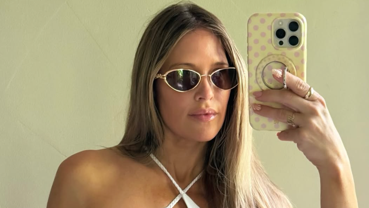 WWE Legend Kelly Kelly Stuns In White Swimsuit At 39 - The Spun