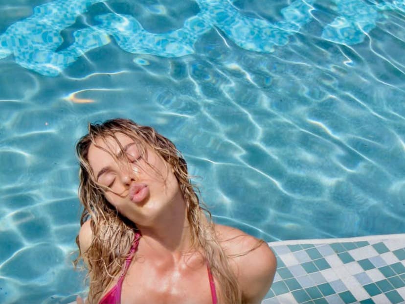 WWE Star Maxxine Dupri Sizzles In Poolside Swimsuit Photo - The Spun