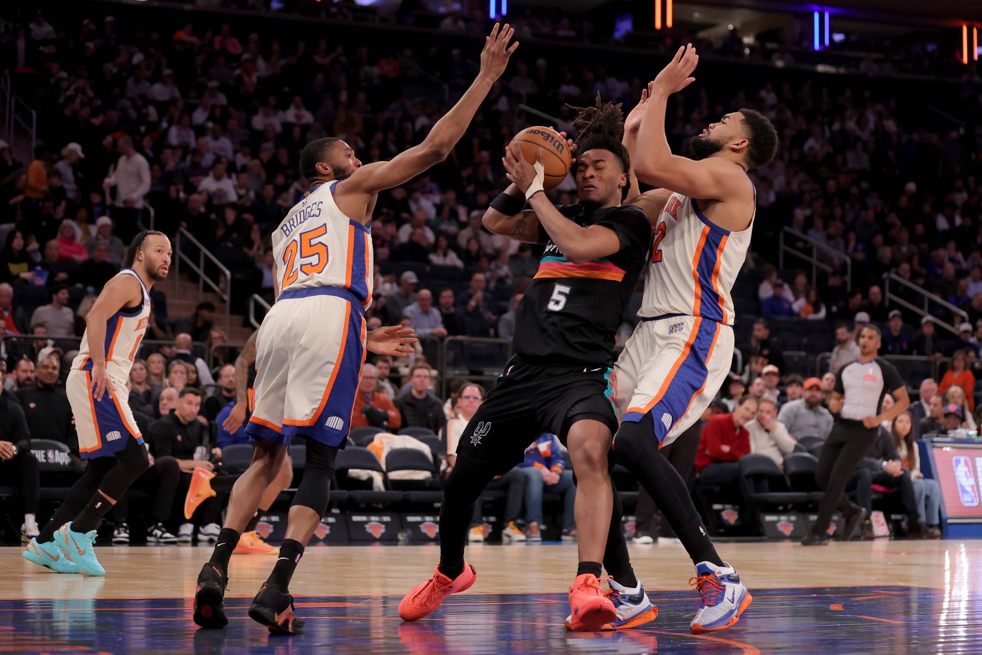 Refs Accused Of Favoring Spurs Over Knicks In NBA Finals - The Spun