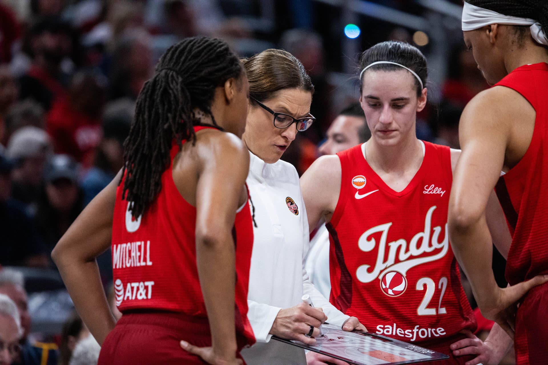 Fever Coach Stephanie White Accused Of Snubbing Caitlin Clark - The Spun