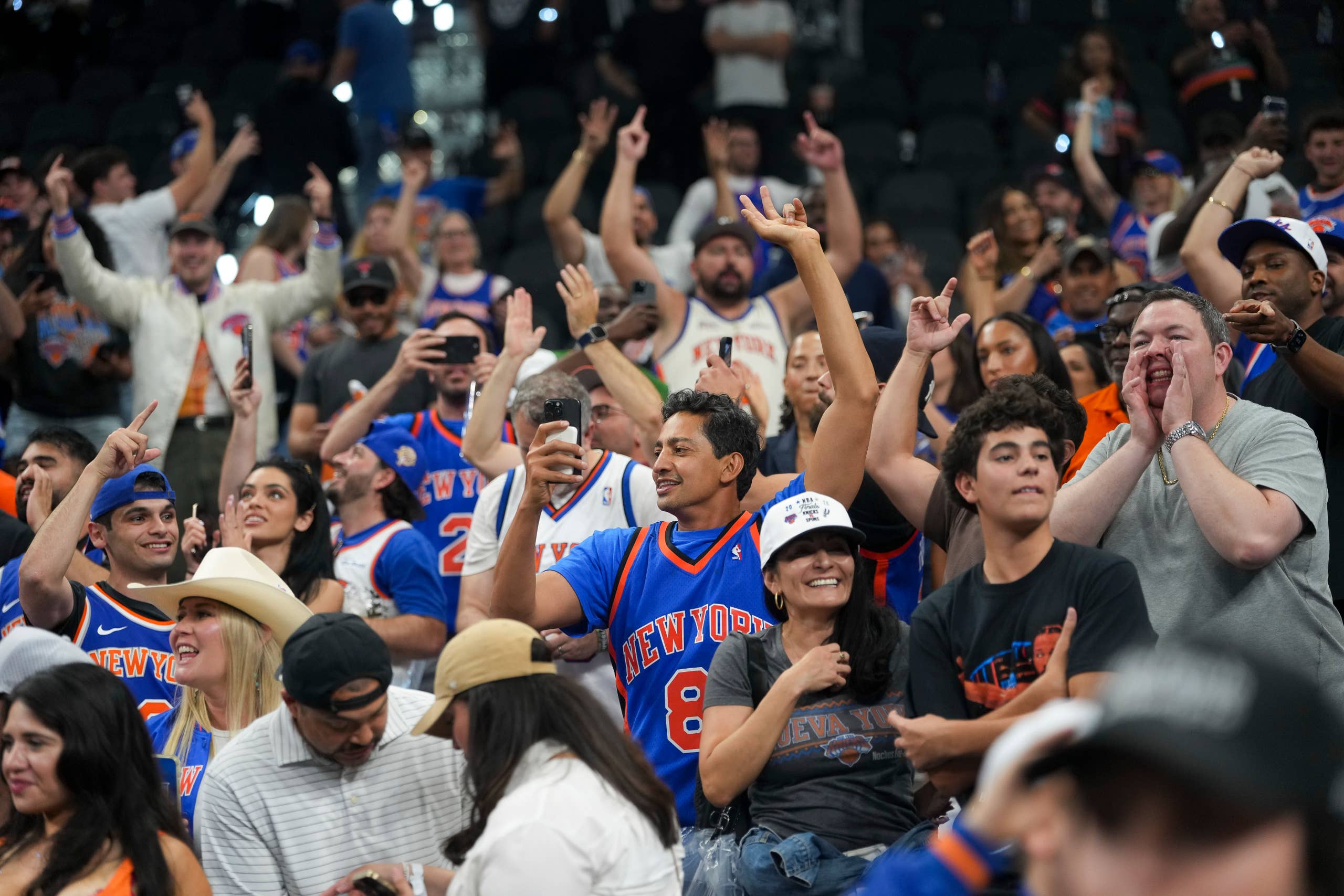 New York Police Issue Safety Warning For Knicks Championship Parade ...