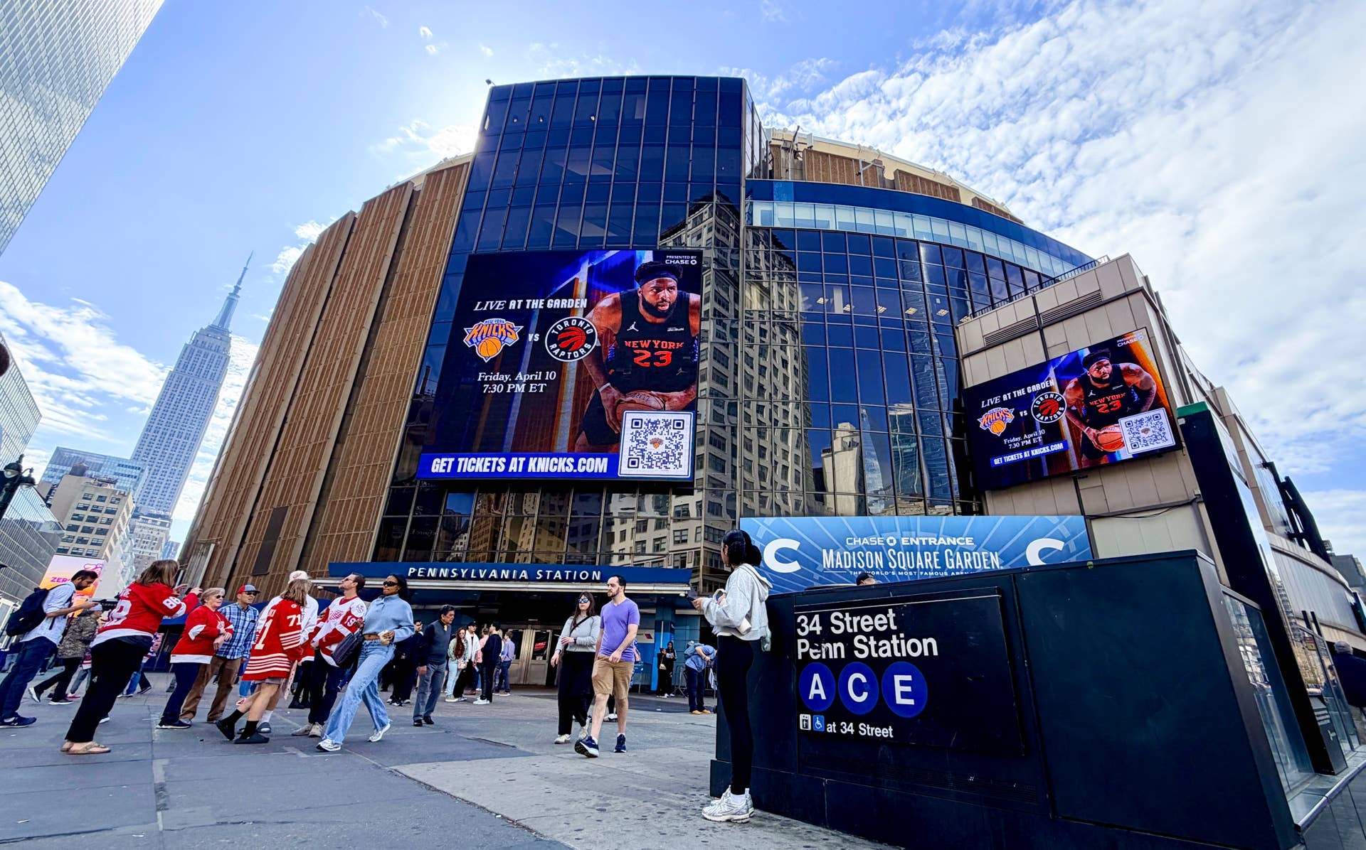 Knicks Fans Furious With 'Ridiculous' Security Outside MSG for Game 3 ...