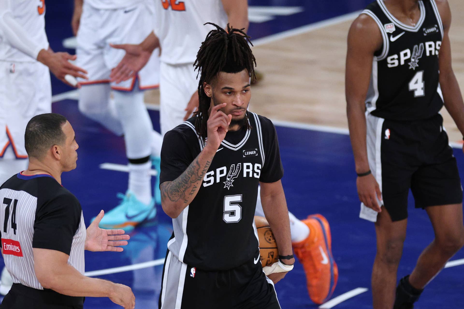 Fan Runs On Court During Game 1 Of Knicks vs. Spurs NBA Finals - The Spun