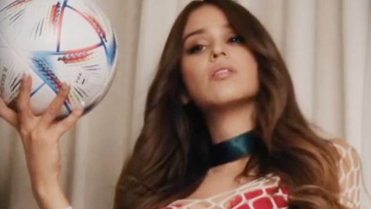 Weather Girl Sends Fans Into Frenzy With World Cup Outfit - The Spun