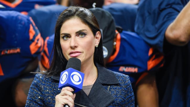 Cbs Reporter Jenny Dell Turns Heads With Blue Swimsuit Photo The Spun