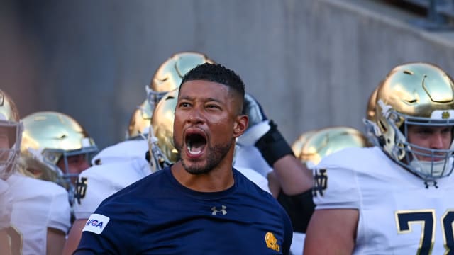 'Stunning' Notre Dame Cheerleader Is Going Viral Before Friday's ...