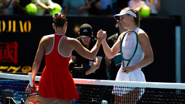 Australian Open Star Paula Badosa Turns Heads In Beach Photo - The Spun