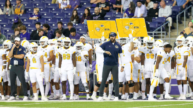 ESPN Model Predicts College Football's Worst Team In 2025 - The Spun