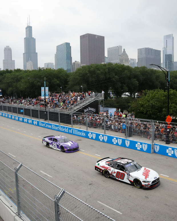 NASCAR Reporter Kaitlyn Vincie Turns Heads At Awards Show - The Spun