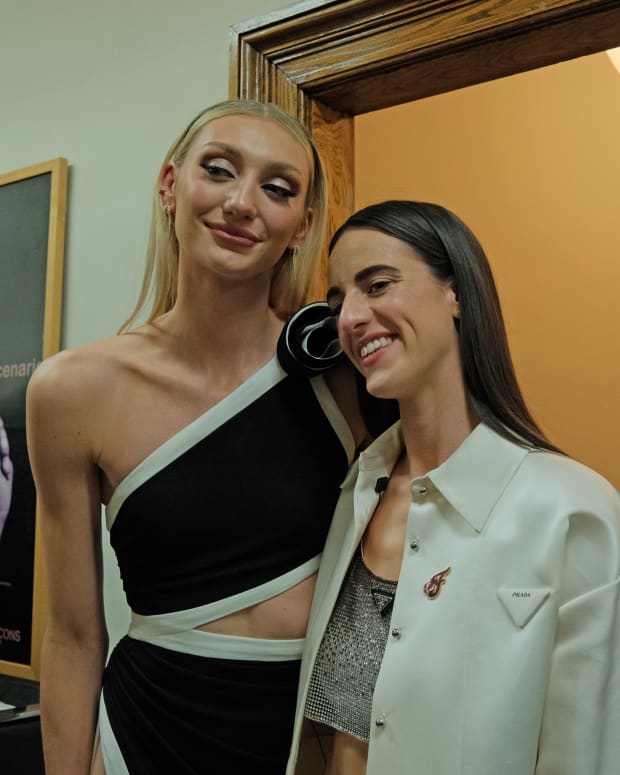 Caitlin Clark's Teammate Shares Jaw-Dropping Vacation Swimsuit Photo ...