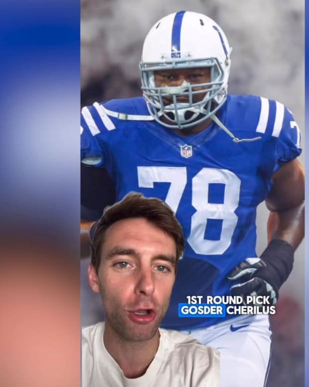 NFL Hall Of Famer Handcuffed, Removed From Airplane - The Spun