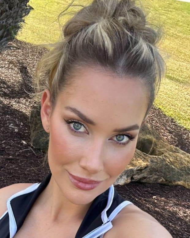 Paige Spiranac Stuns In Jaw-Dropping Golf Course Photo - The Spun