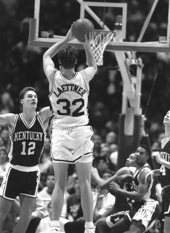 Revisiting NCAA Tournament Buzzer Beaters of Yesteryear | Yardbarker