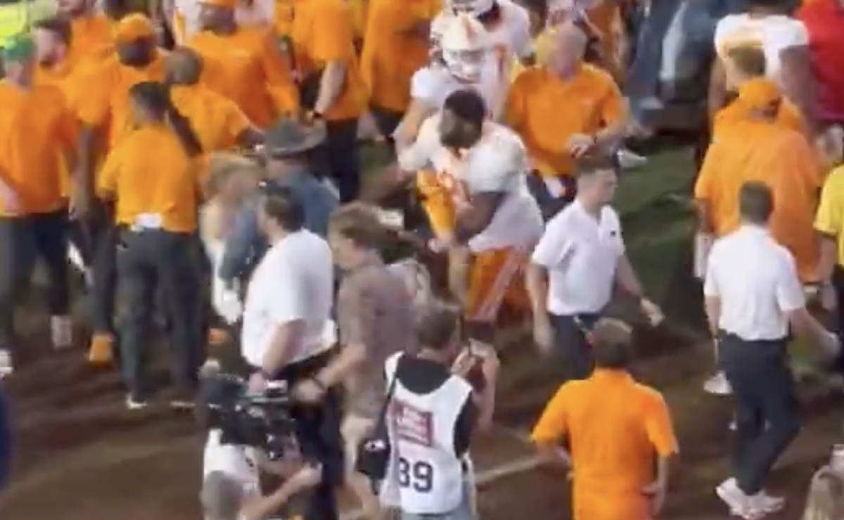 Tennessee player faces backlash for shoving fan during field storming ...