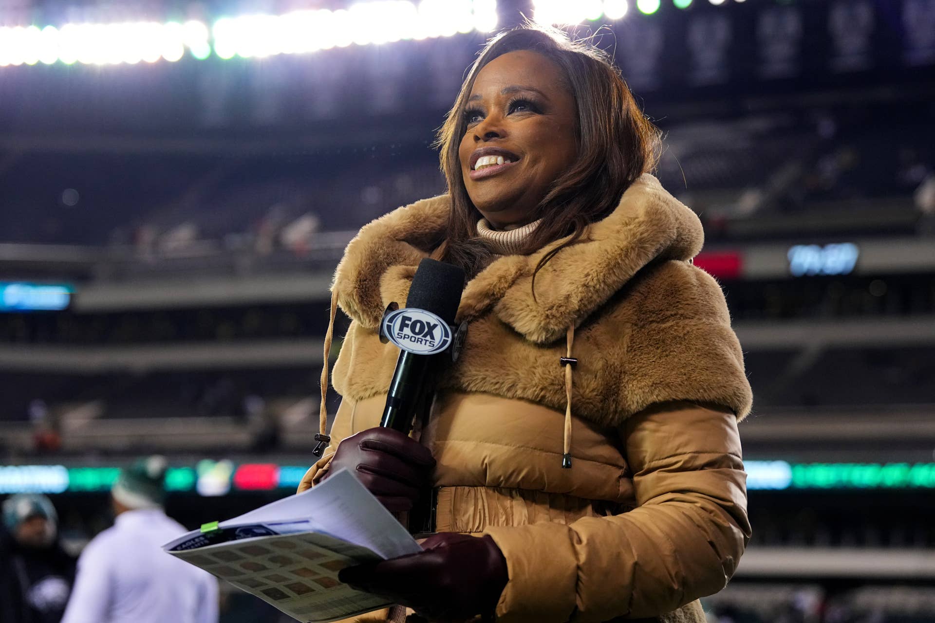 NFL Fans Worried About Veteran Sideline Reporter On Sunday - The Spun