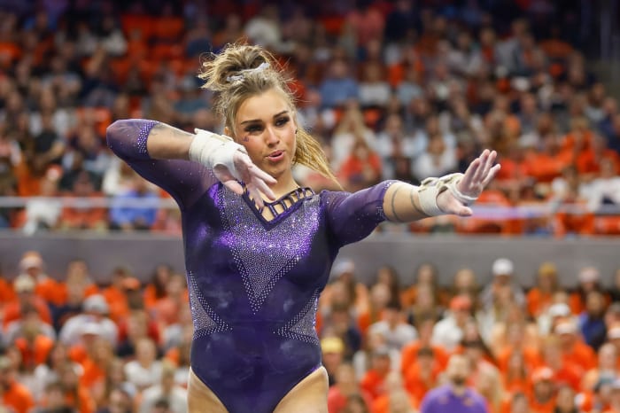 Look Meet The Lsu Teammate That Went Viral In Olivia Dunnes Latest Video The Spun